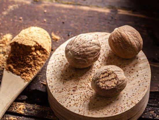 What Does Nutmeg Taste Like? And How To Use It?