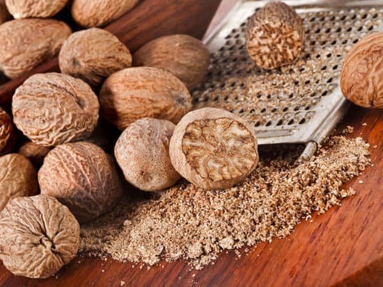 What Does Nutmeg Taste Like? And How To Use It?