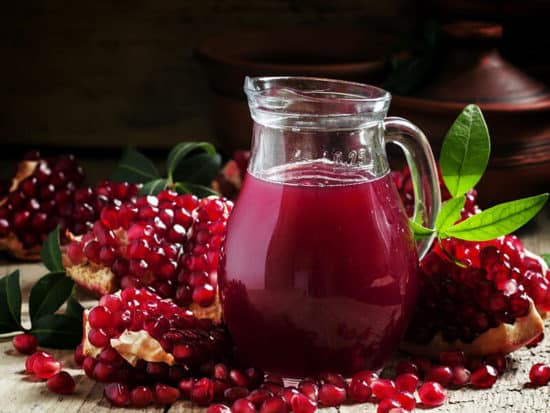 What Does Pomegranate Taste Like? A Tasty Superfruit 2023